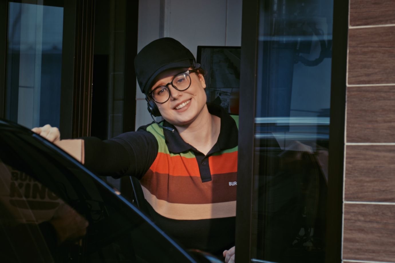 BK lança campanha 'Corno Drive-Thru' com Whopper grátis no Dia dos ...